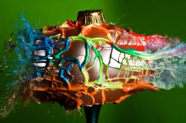 Des photos explosifs d’objets capturées au moment de l’impact ...